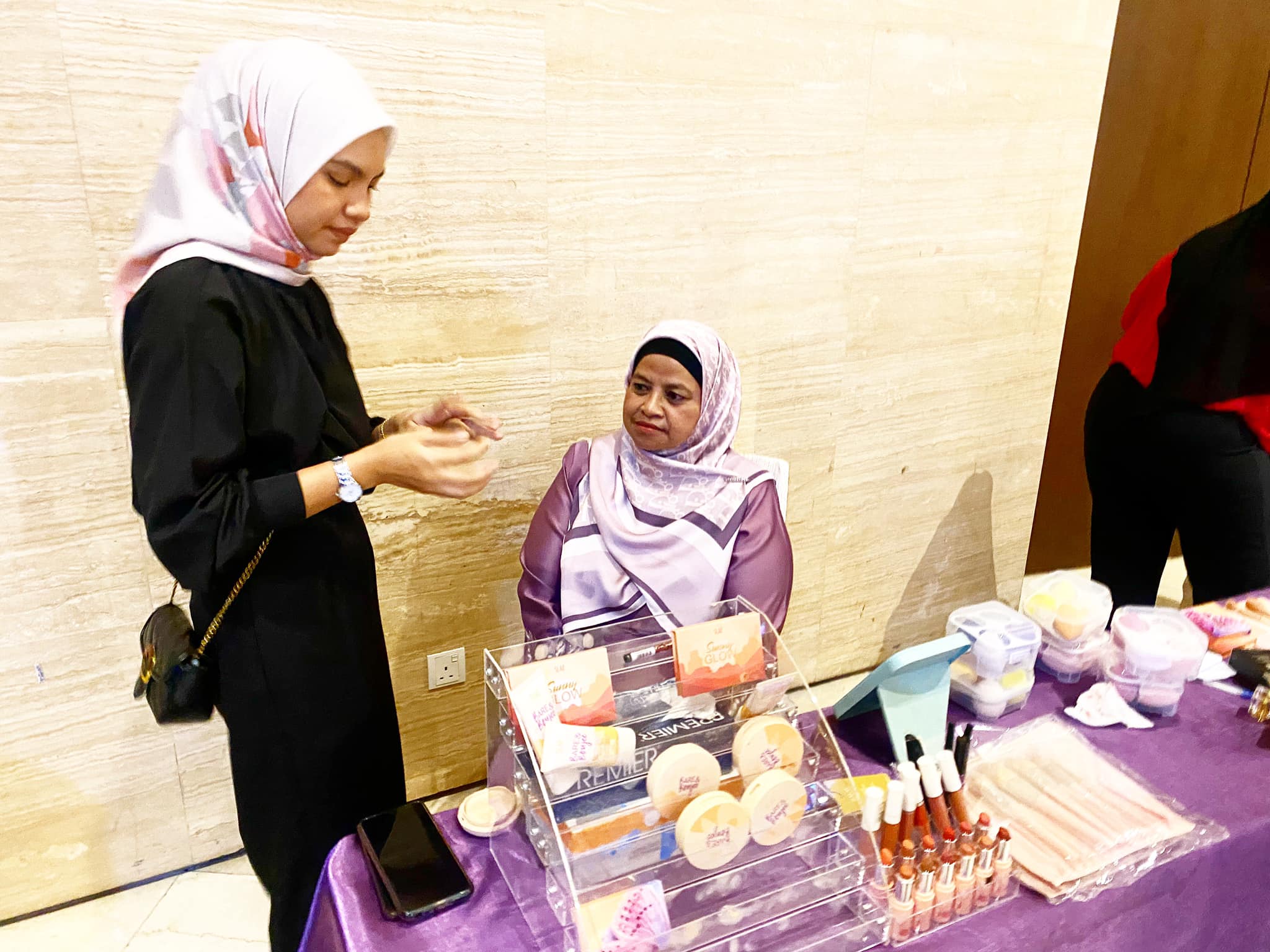 SOLEKAN GAYA HIJAB | CuteCarry