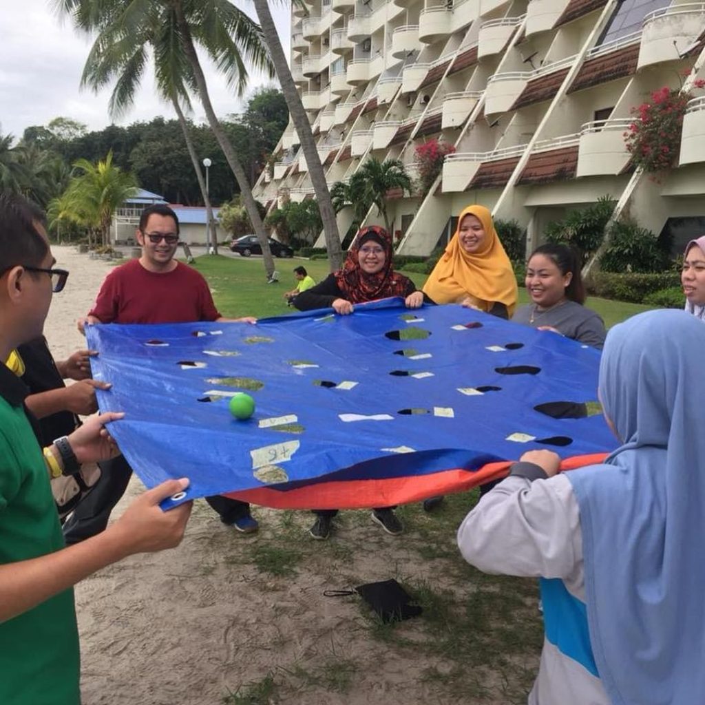 TEAM BUILDING (Bersatu Kita Teguh) | CuteCarry